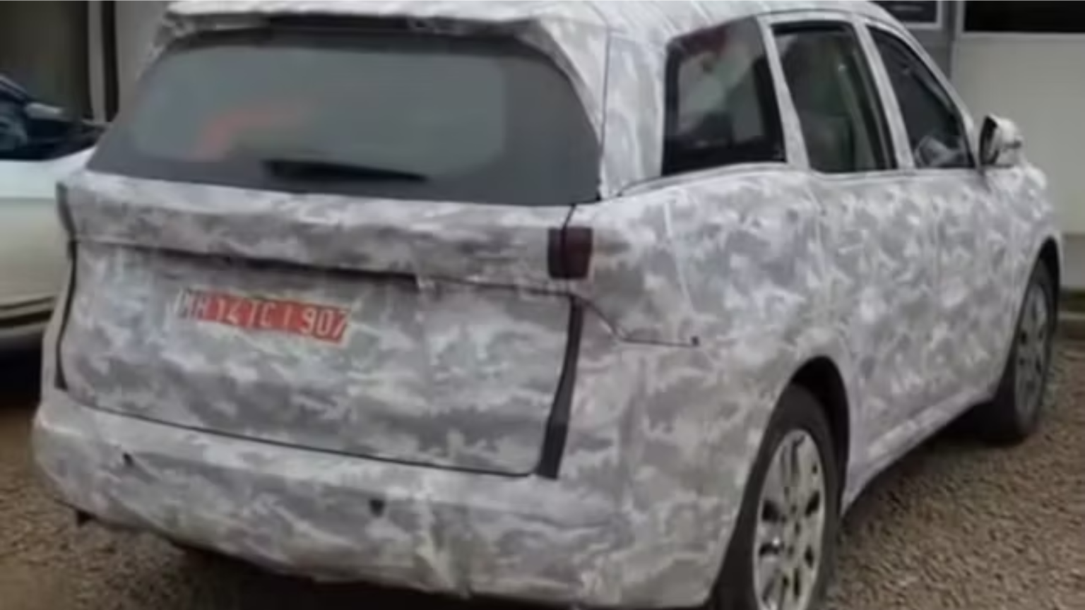 Mahindra XUV 7XO (XUV700 Facelift) Expected Launch in 2026: Design ...